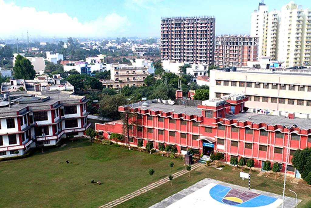 Shobhit University Gangoh में बाबू विजेंद्र जी के जन्मोत्सव के उपलक्ष्य ...