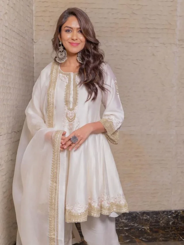 व्हाइट कुर्ती विद धोती में दिखा Mrunal Thakur का अप्सराओं सा लुक - DNP ...